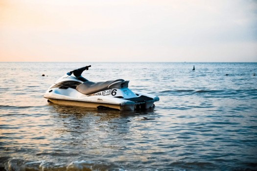 A Beginner's Guide to Riding a Jet Ski [Ultimate Tips]