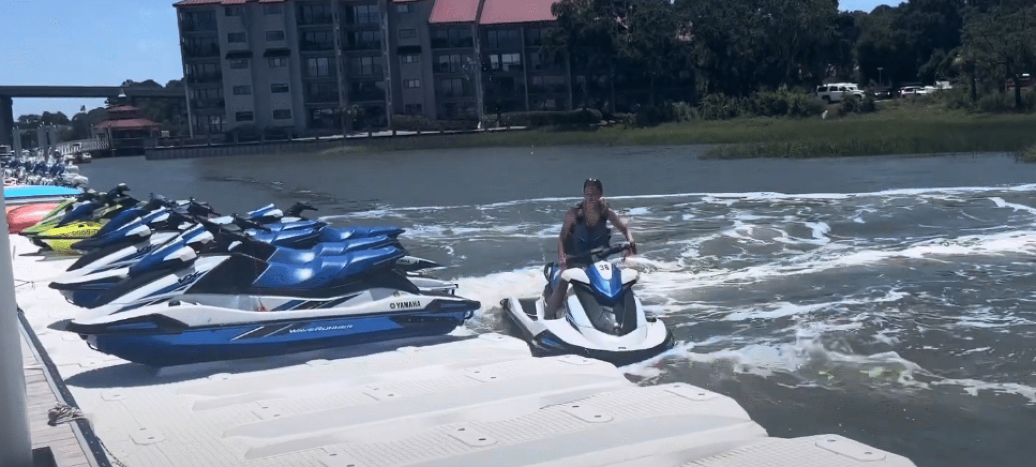 How to Park Jet Ski on Floating Dock (with Video) - JetSkiTips.com